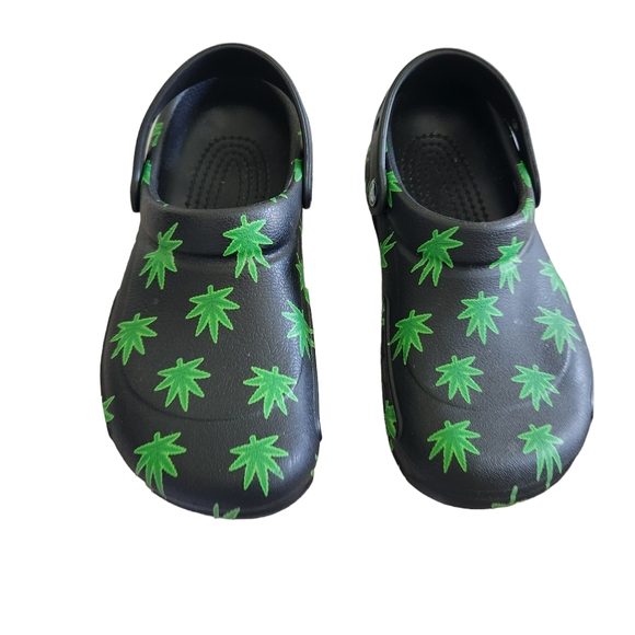 CROCS | Shoes | Crocs Classic 42 Hemp Leaf Clog Limitied Edition Mens ...
